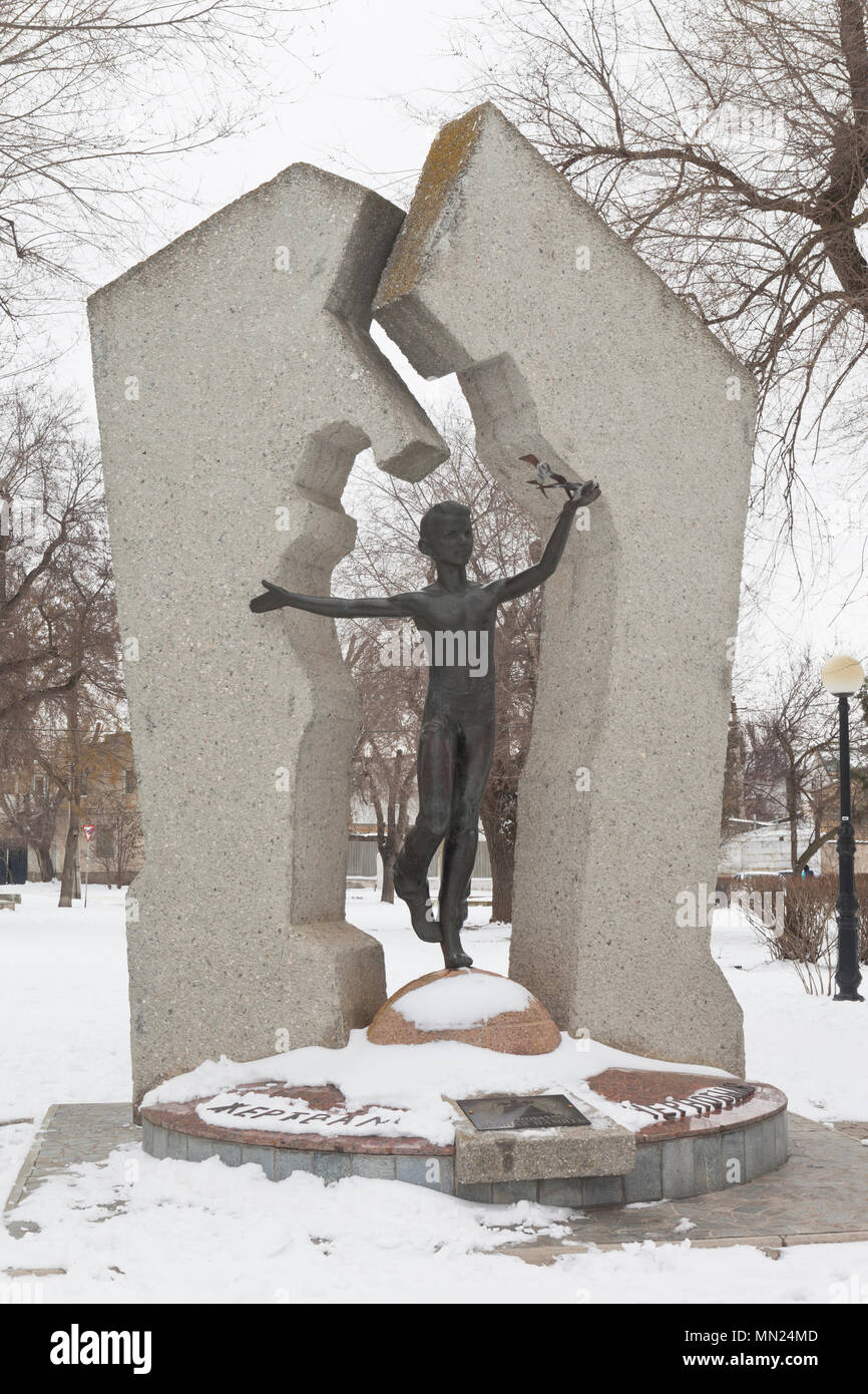 Chernobyl memorial statue immagini e fotografie stock ad alta ...
