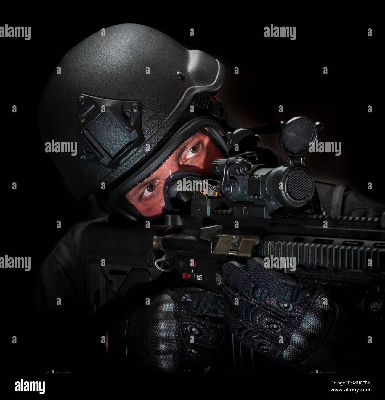 Swat machine gun immagini e fotografie stock ad alta risoluzione - Alamy