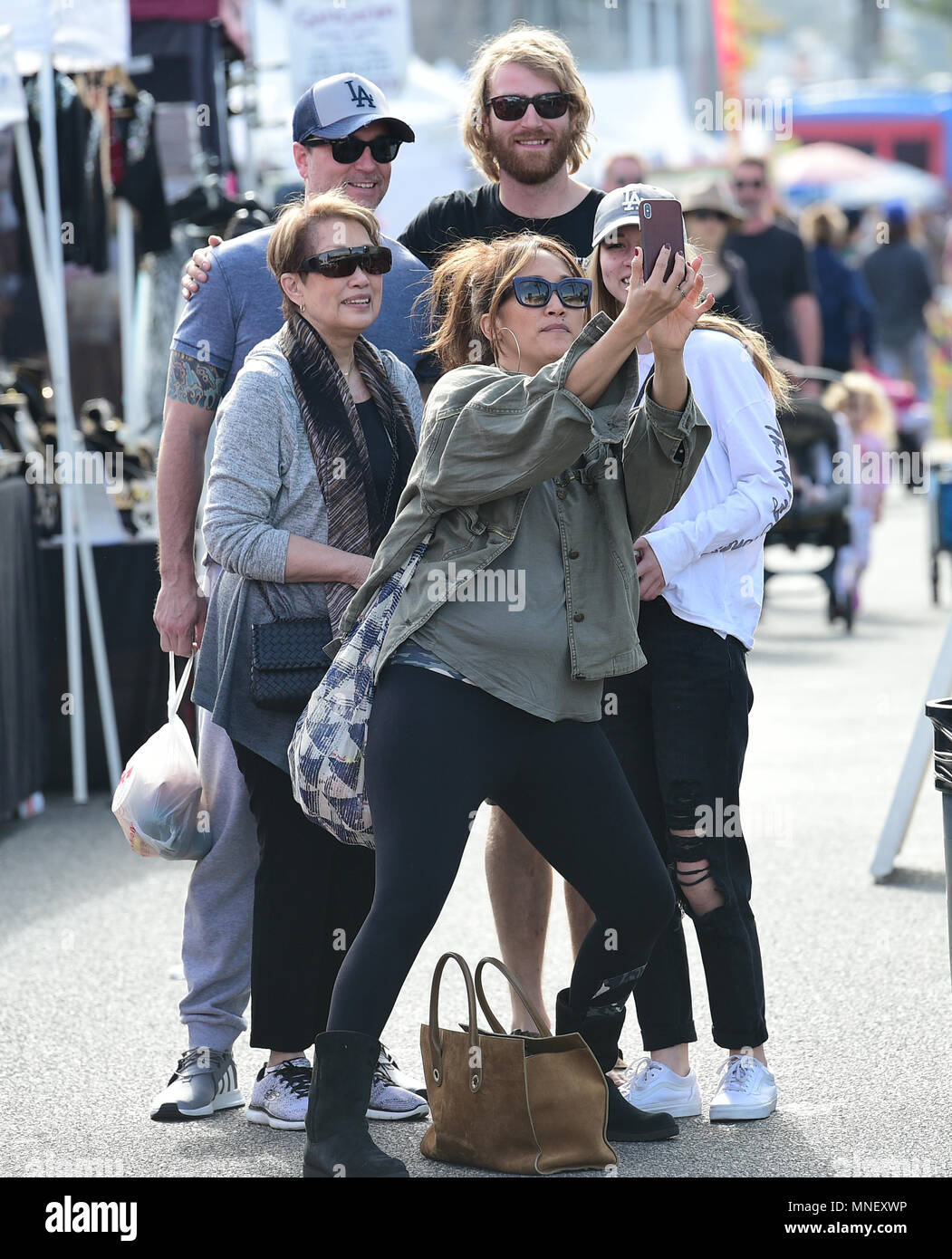 Carrie Ann Inaba va agli agricoltori Markey con la famiglia e gli amici ...