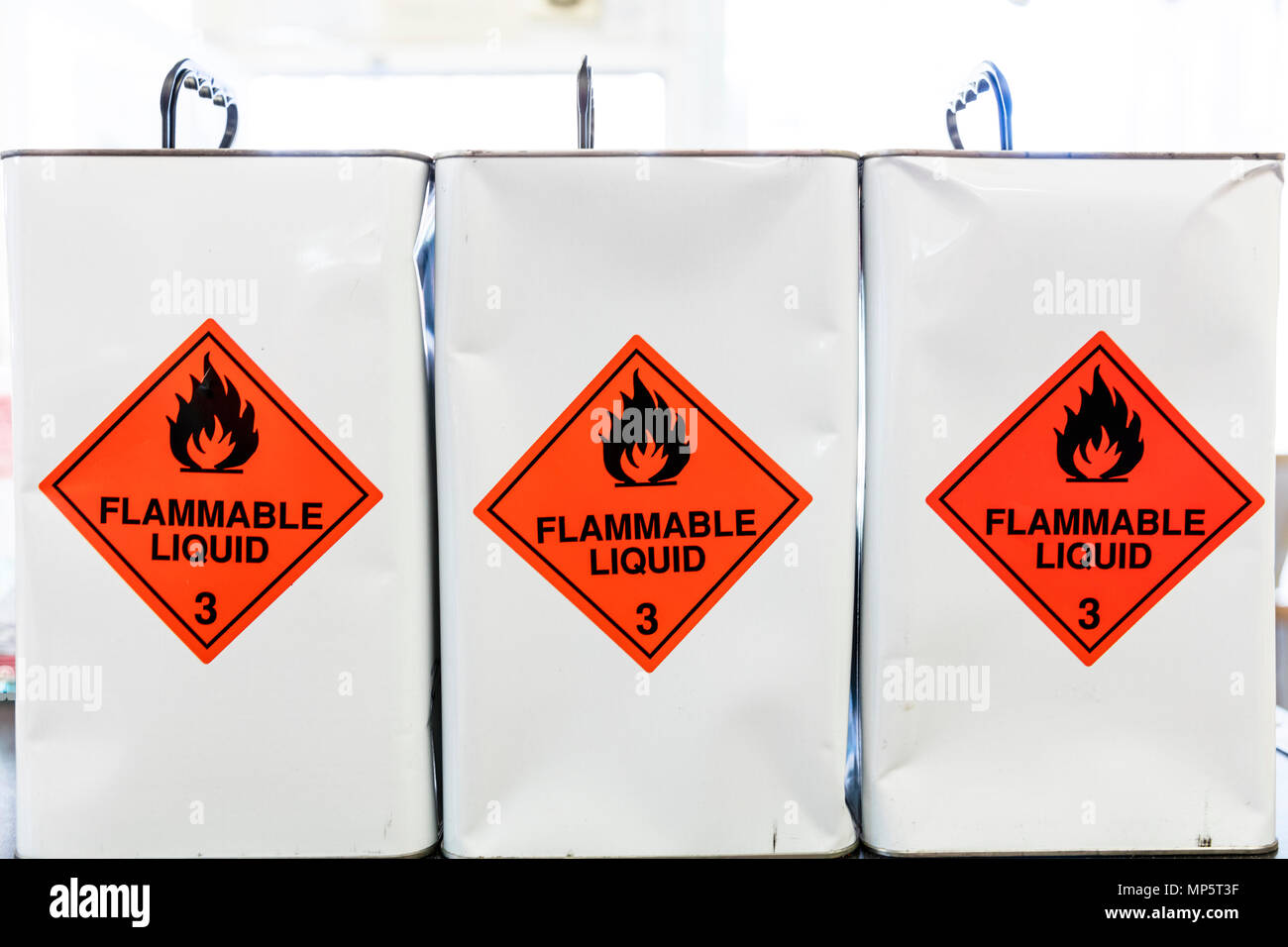 Segnale di pericolo liquido infiammabile immagini e fotografie stock ad ...