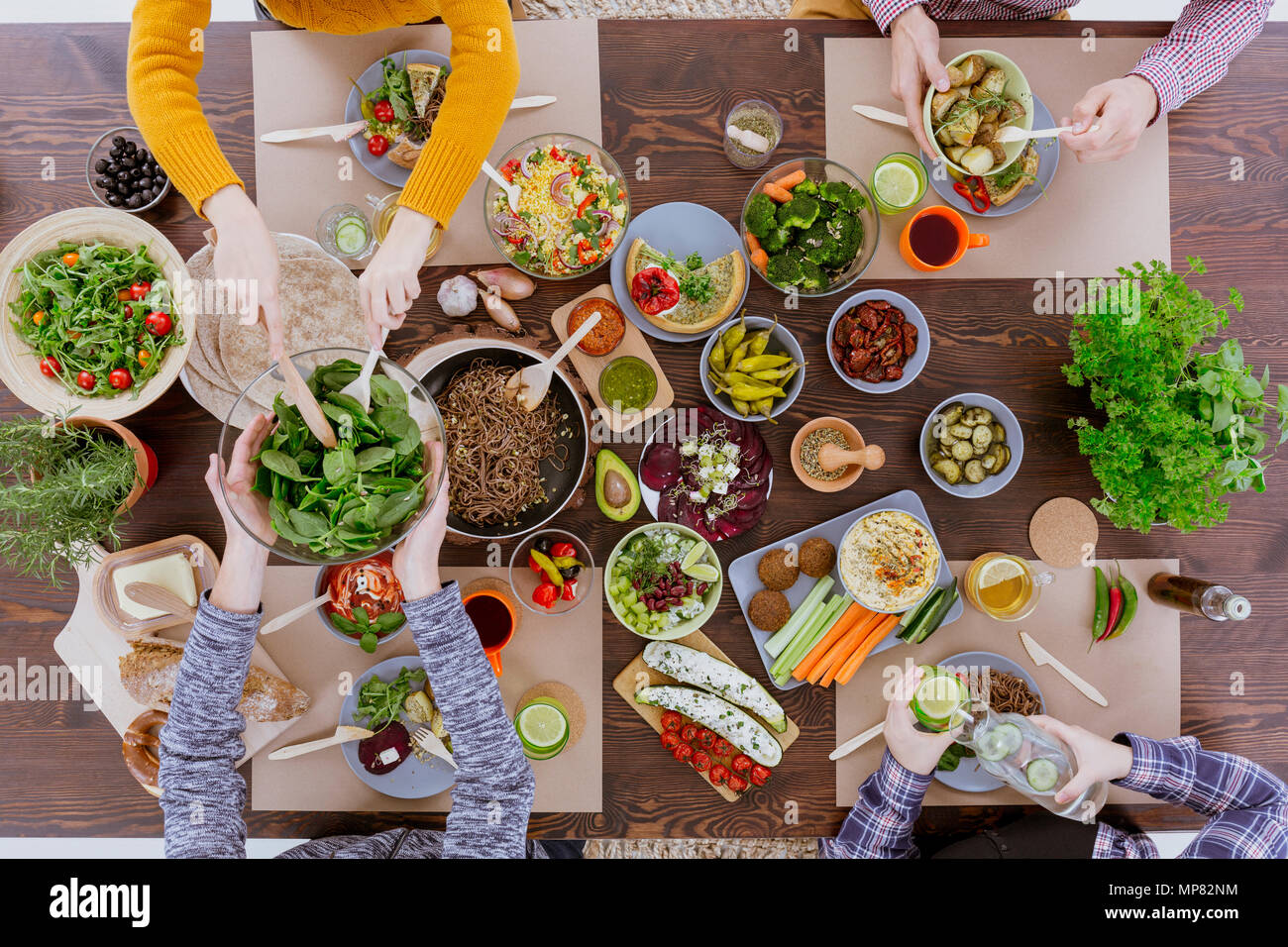 Hummus bar immagini e fotografie stock ad alta risoluzione - Alamy