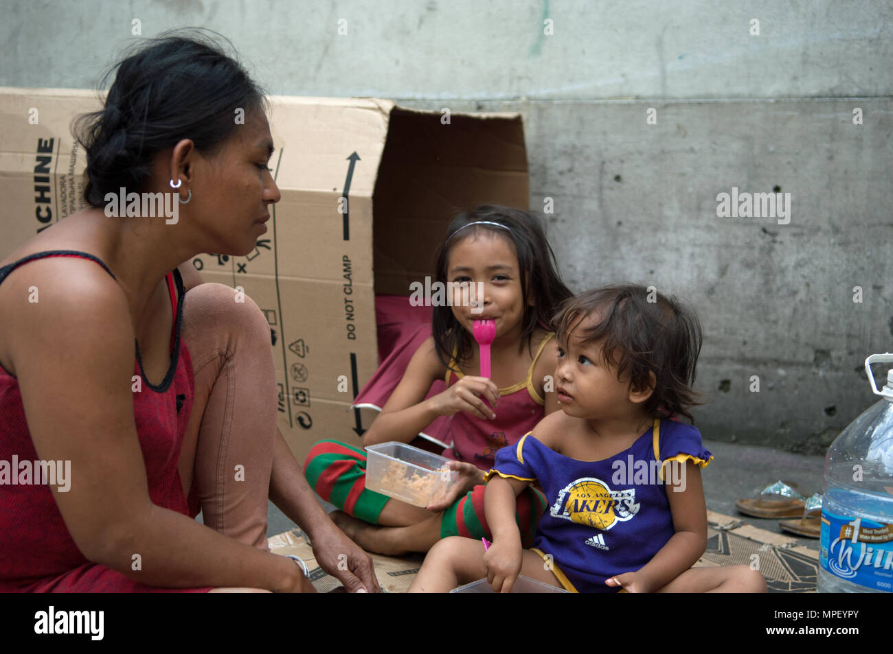 Bambini di strada manila immagini e fotografie stock ad alta ...