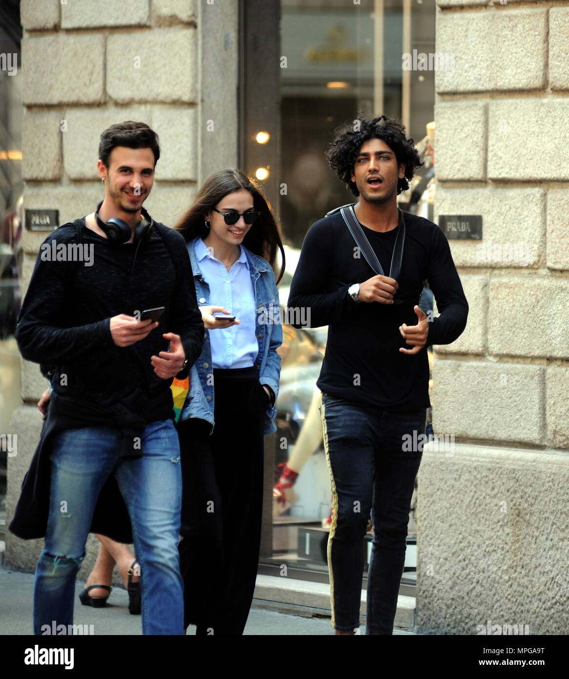 Milano, Akash Kumar il centro a piedi con gli amici Akash Kumar, 26 ...