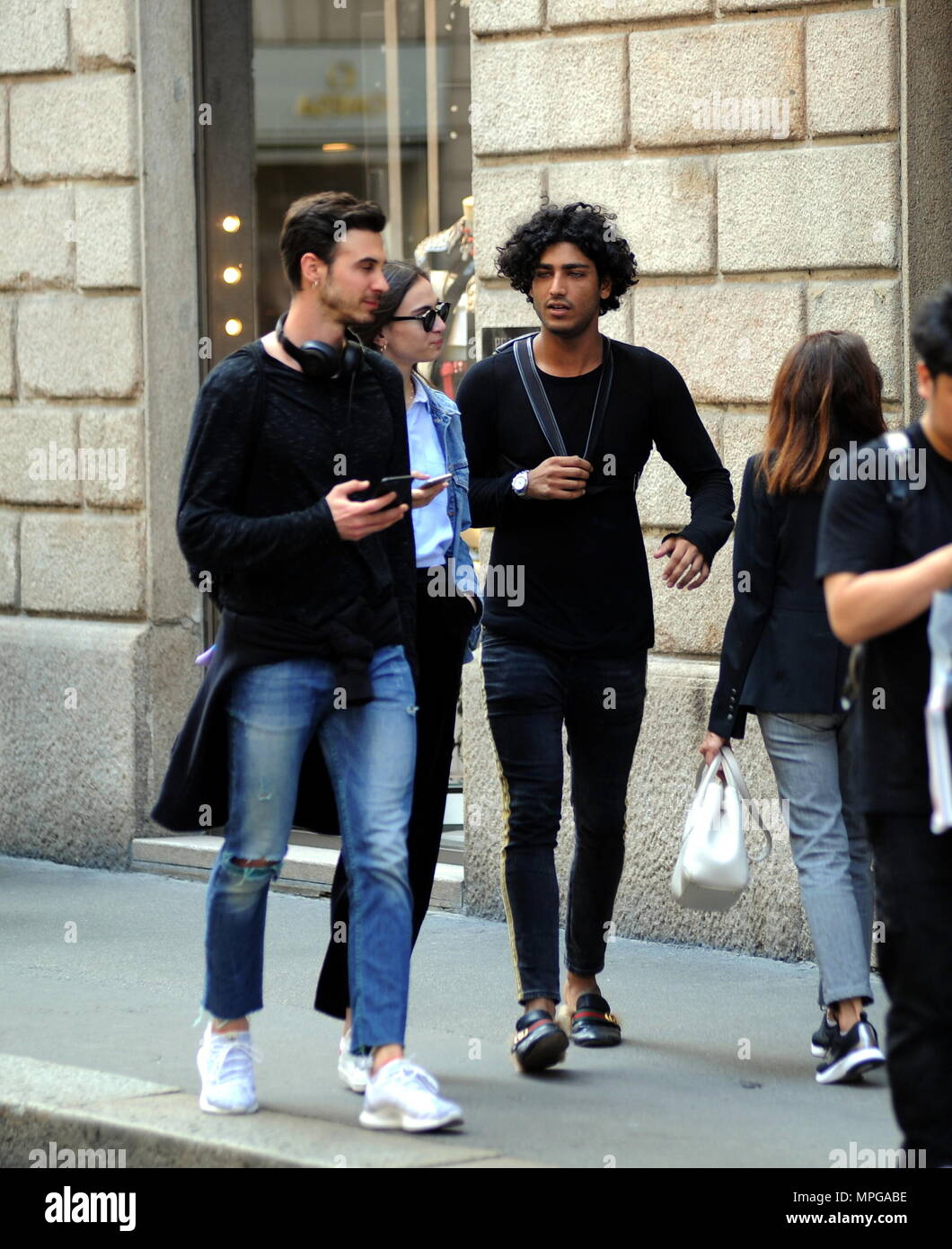 Milano, Akash Kumar il centro a piedi con gli amici Akash Kumar, 26 ...