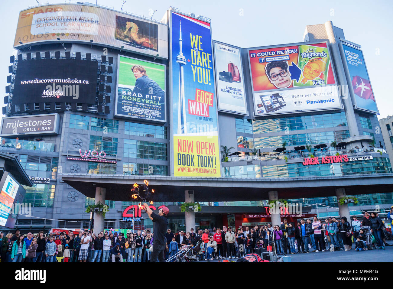 Torontos time square immagini e fotografie stock ad alta risoluzione ...
