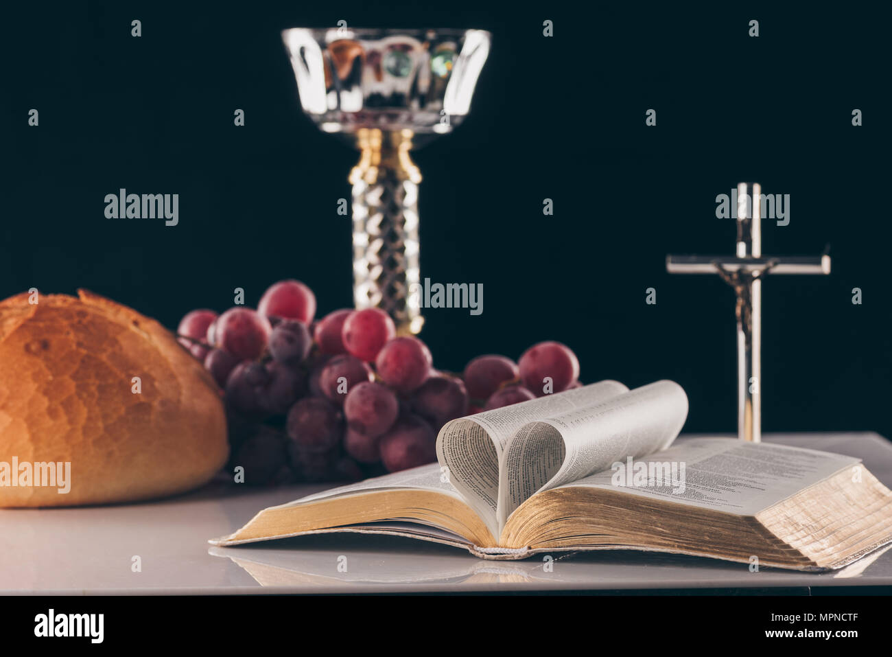 Simbolo calice santa comunione cristiana immagini e fotografie stock ad ...