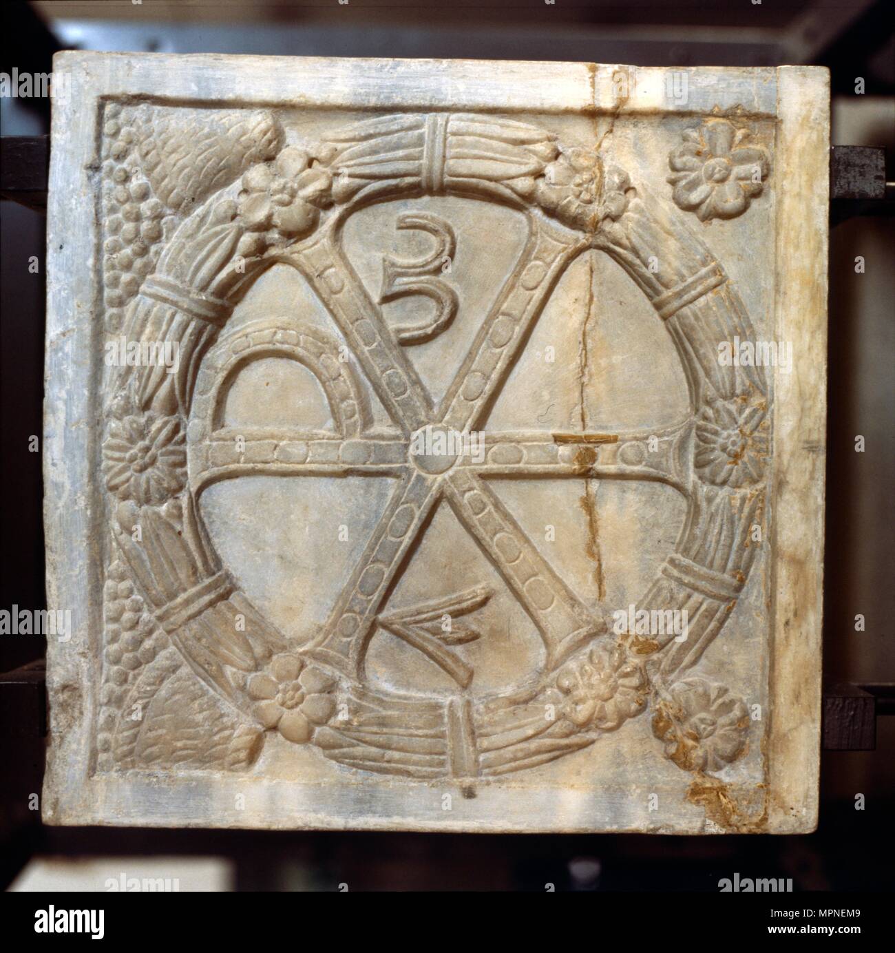 Simbolo Chi-Ro con Alfa e Omega, Paleocristiana sarcofago, Roma, iv ...