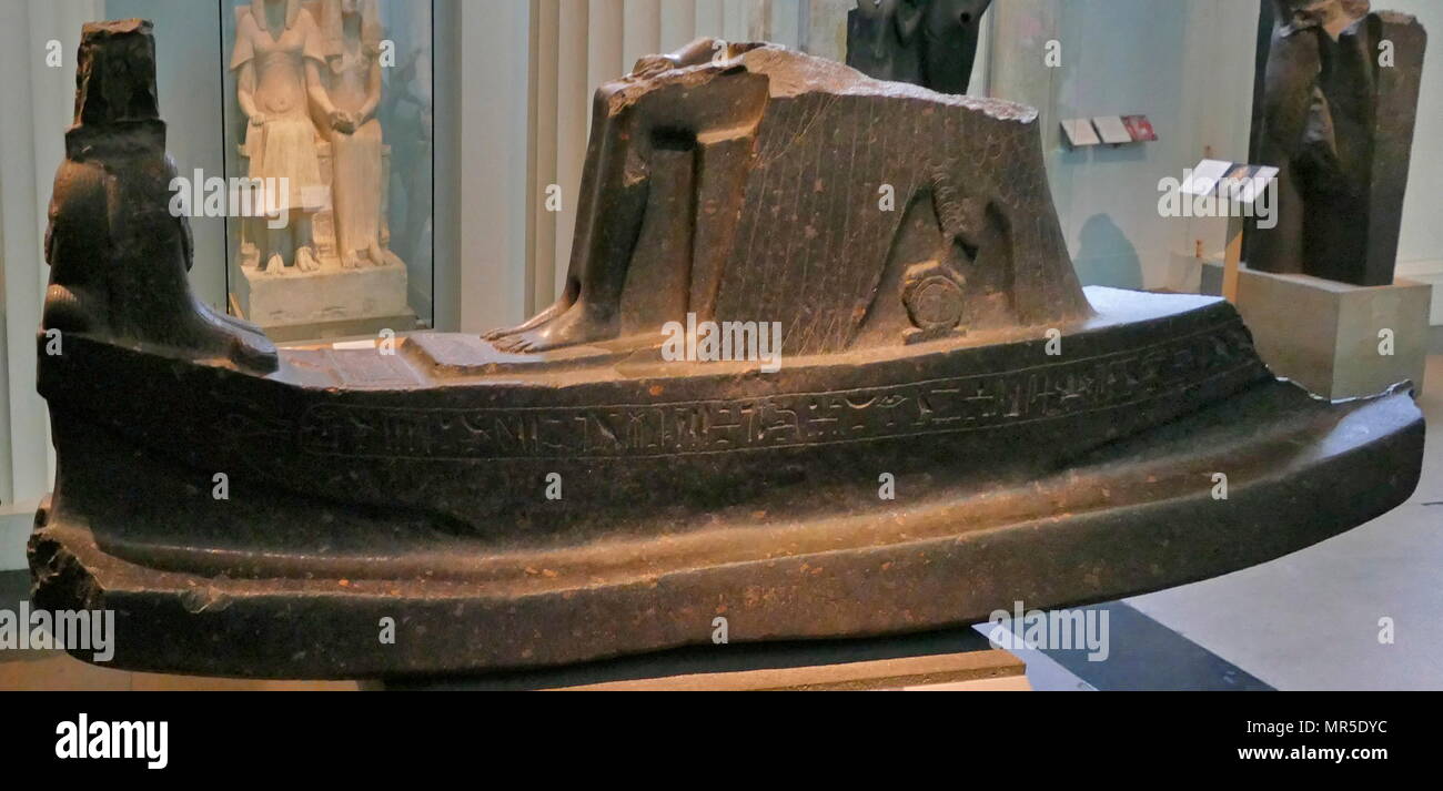 Statua di una barca sacra dedicata a Mutemwiya - circa 1400 BC, granito ...