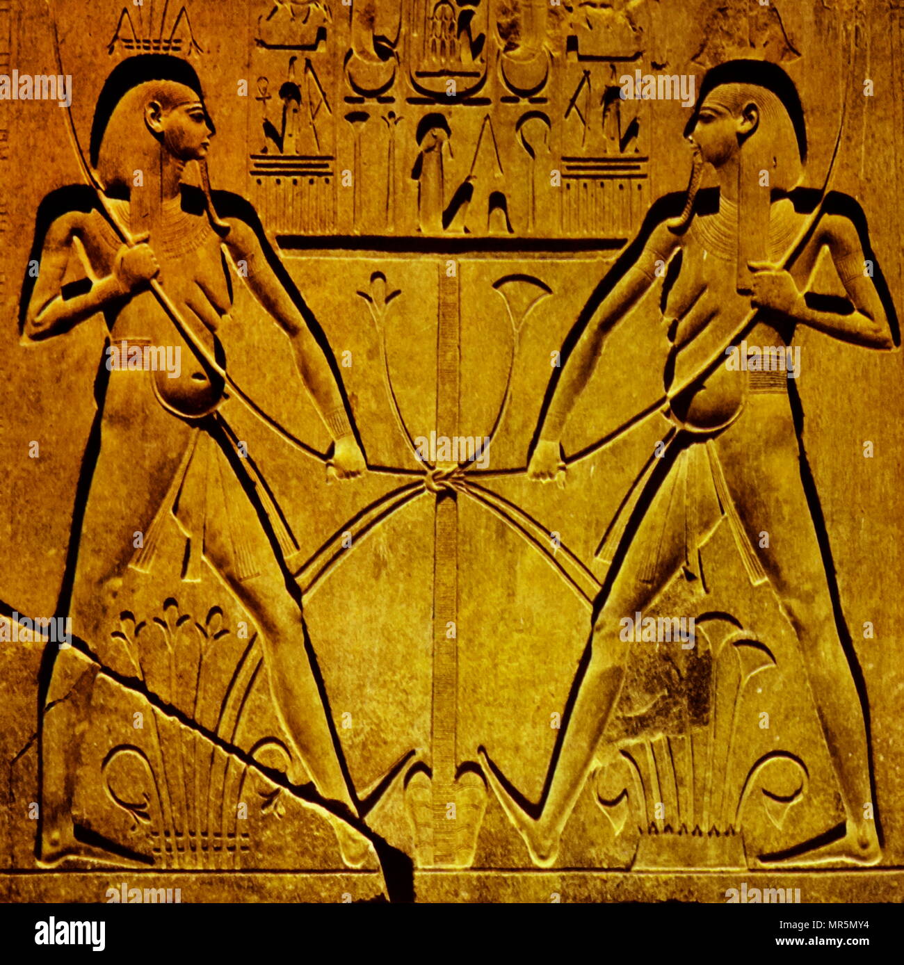 Sollievo dal tempio di Amon, a Luxor, Egitto. Rappresentazioni del dio ...