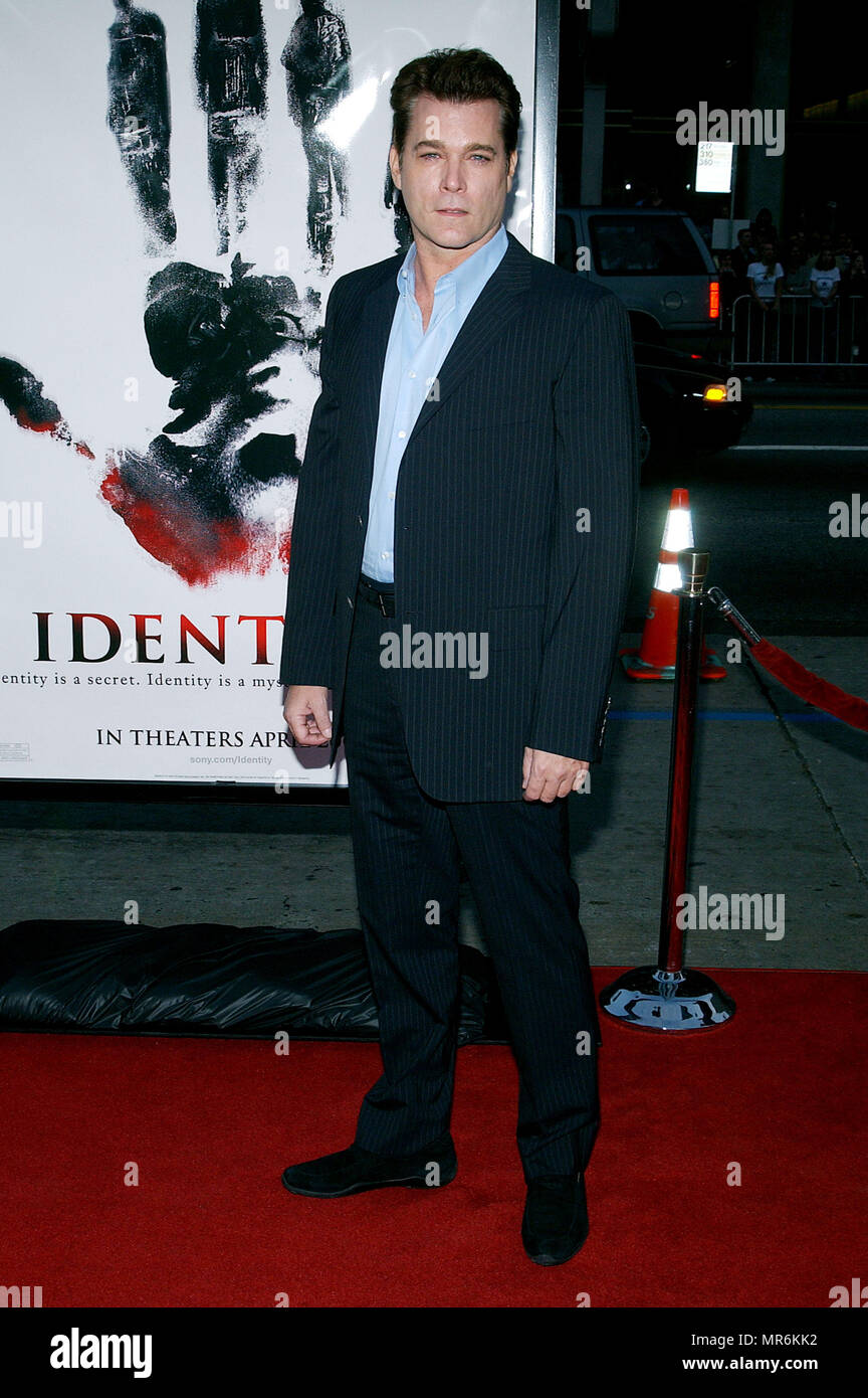 Ray Liotta arrivando alla premiere di ' Identità ' al Grauman Chinese ...