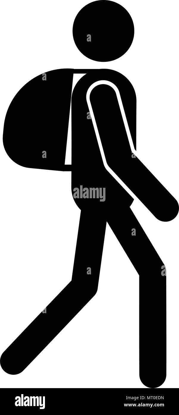 Escursionista di montagna durante la lettura della mappa ...