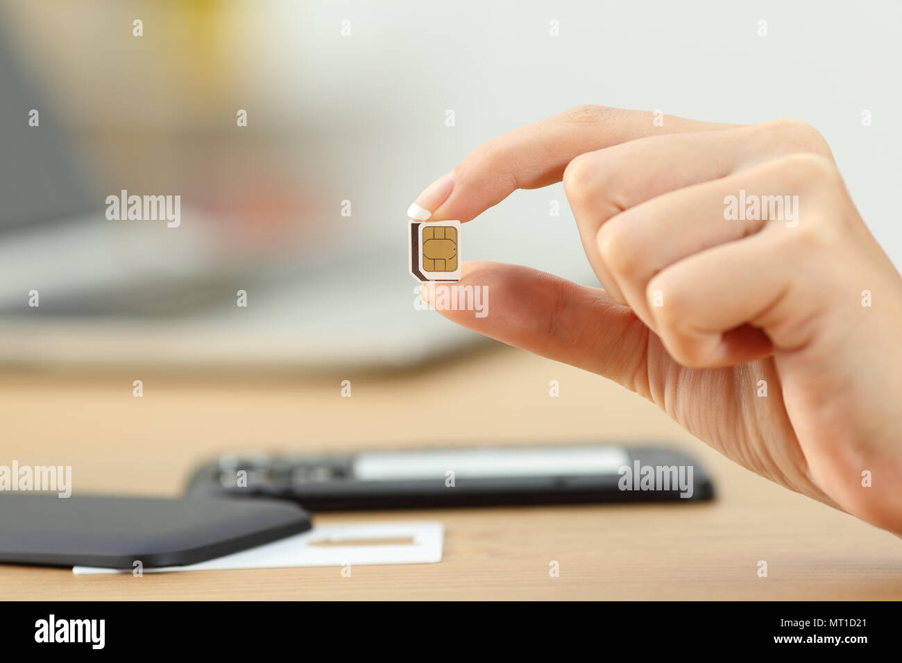 Nuova scheda sim immagini e fotografie stock ad alta risoluzione - Alamy