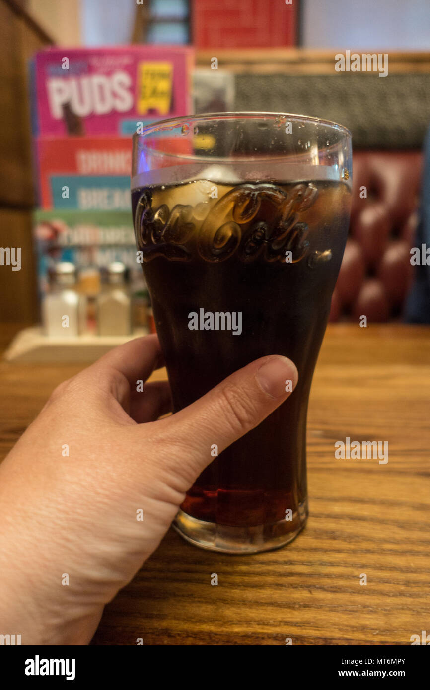 Pinta de coca cola immagini e fotografie stock ad alta risoluzione - Alamy