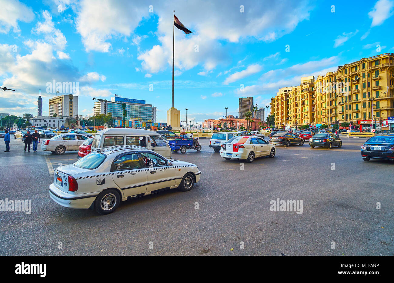 Busy traffic in cairo immagini e fotografie stock ad alta risoluzione ...