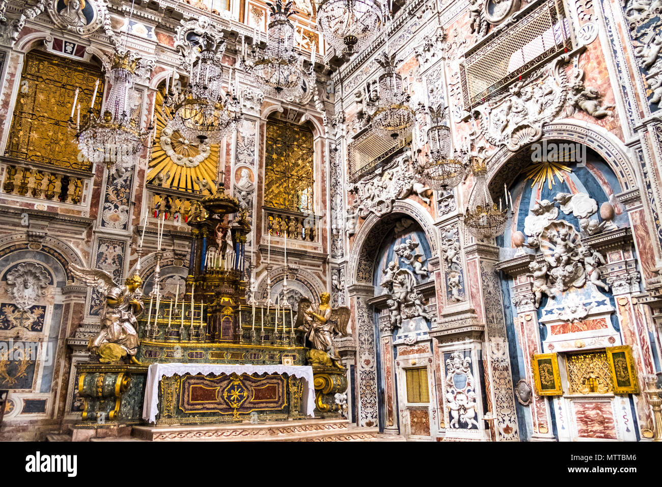 Altare della chiesa di Santa Caterina a Palermo. L'Italia. La chiesa è ...