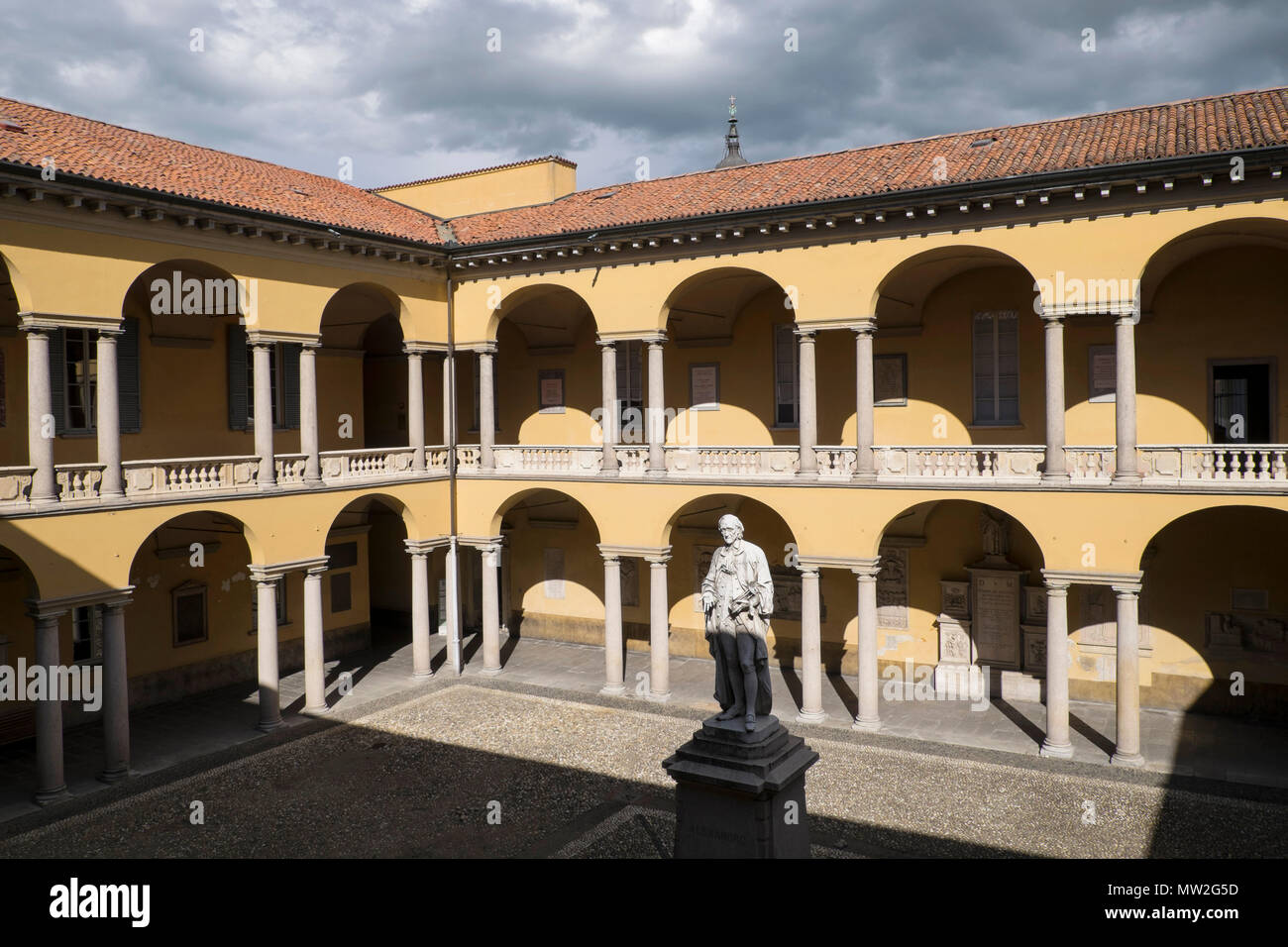 Pavia university immagini e fotografie stock ad alta risoluzione - Alamy