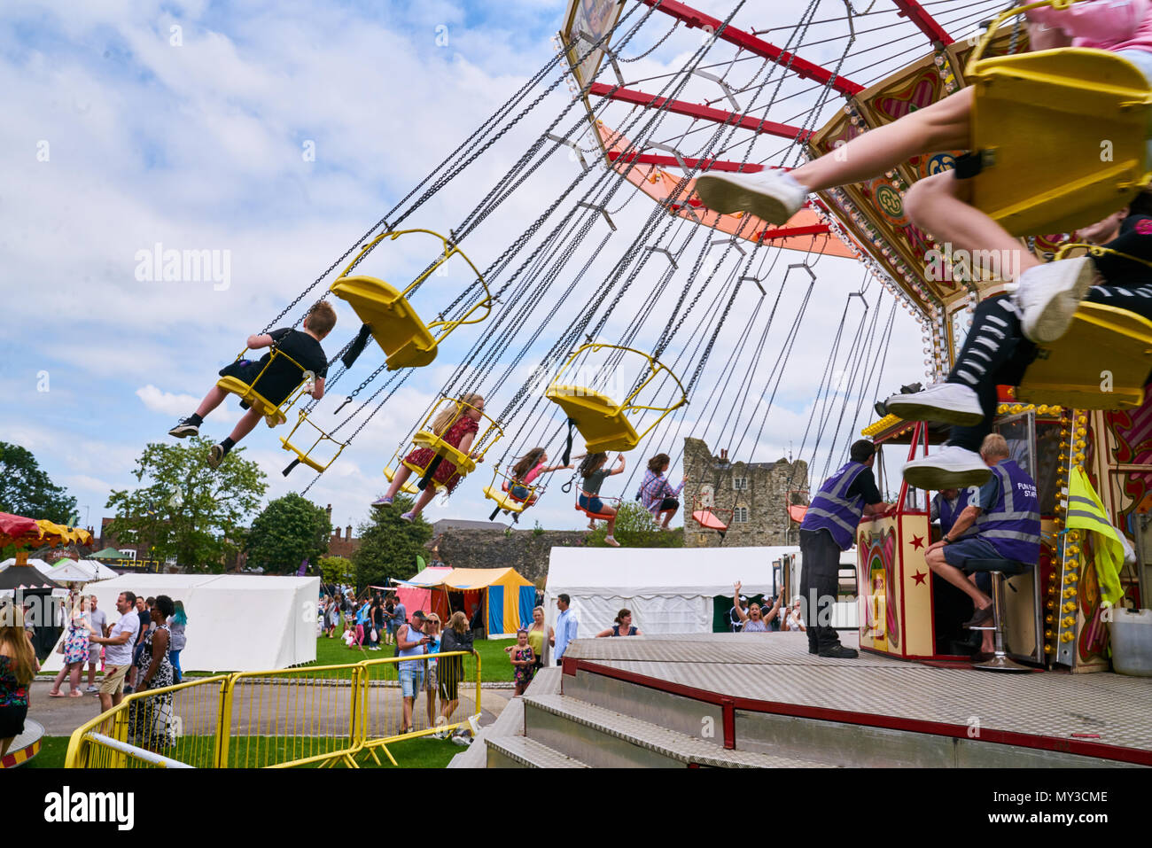 Fun fair roundabout immagini e fotografie stock ad alta risoluzione - Alamy