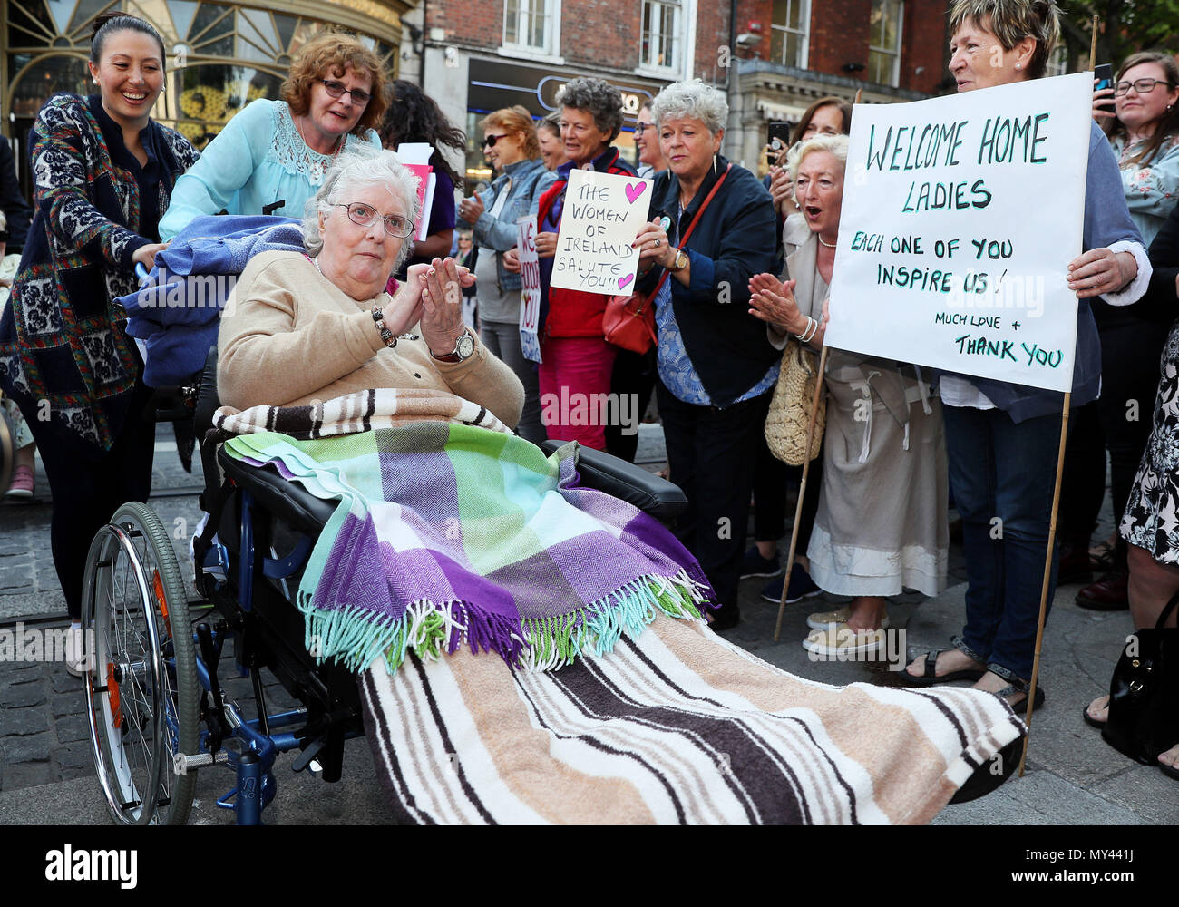 Superstite di la Maddalena lavanderie Maria Foley arriva alla Mansion ...
