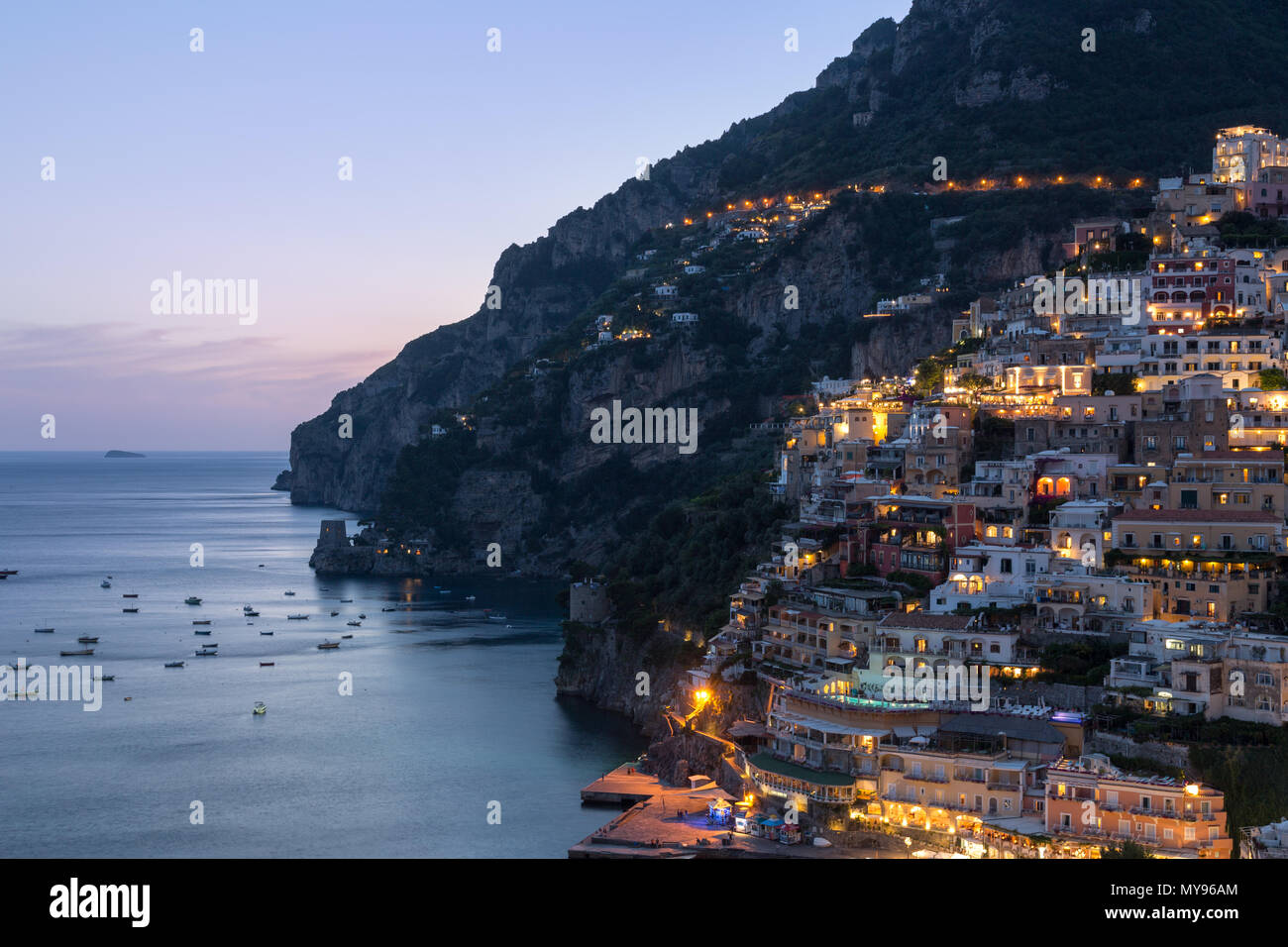 Notte costiera amalfitana immagini e fotografie stock ad alta risoluzione - Alamy