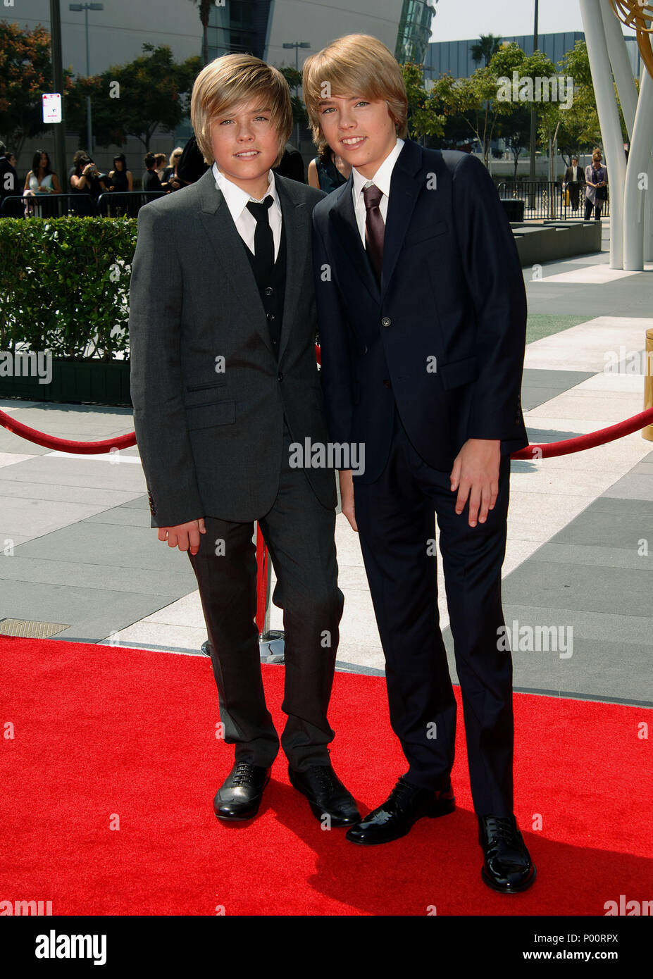 Cole sprouse and father immagini e fotografie stock ad alta risoluzione ...