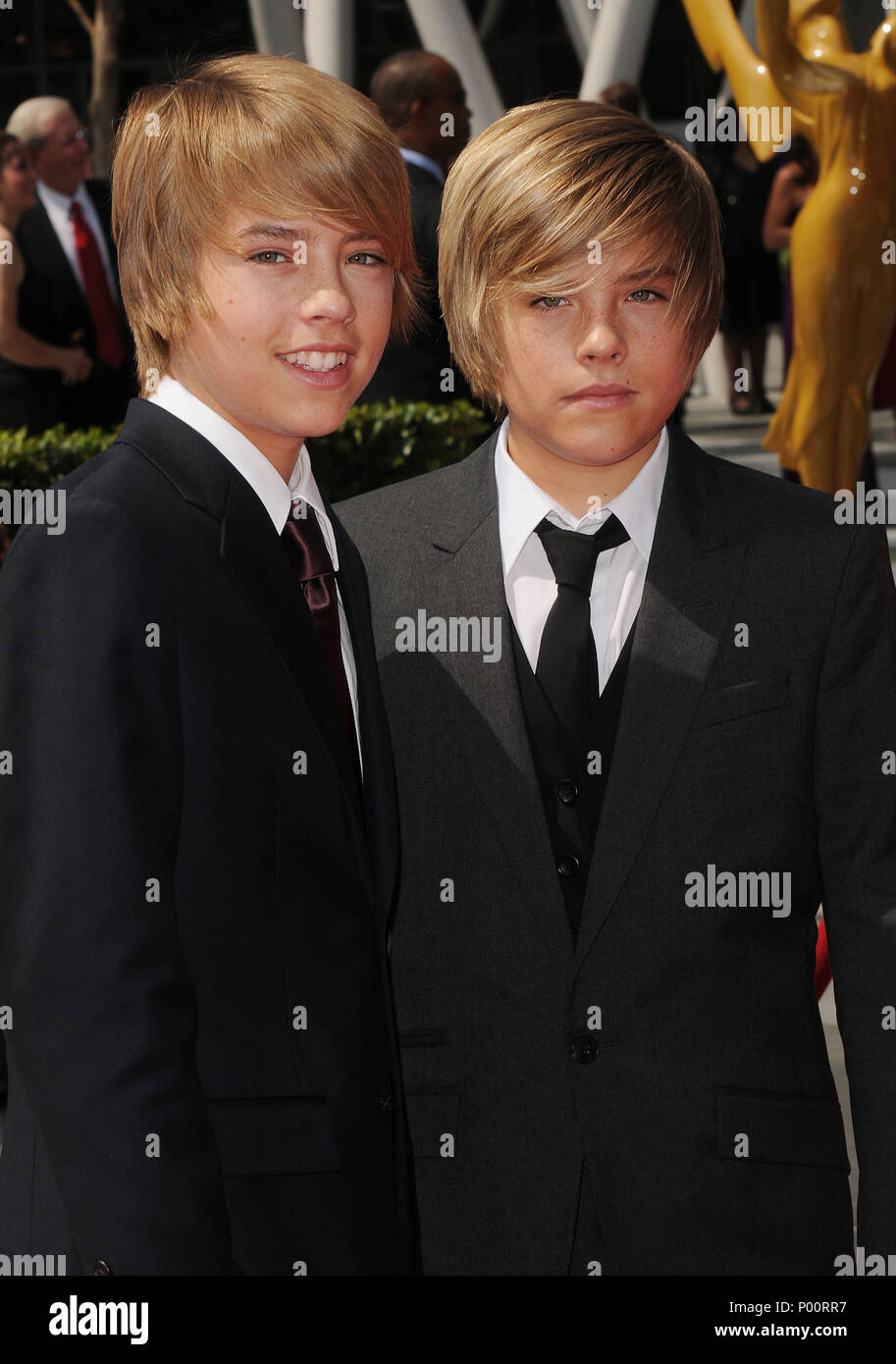 Cole sprouse and father immagini e fotografie stock ad alta risoluzione ...