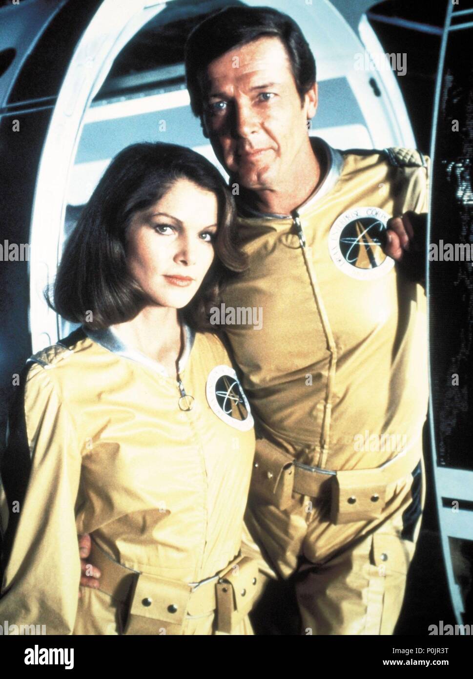 Moonraker Roger Moore Lois Chiles 1979 Immagini e Fotos Stock - Alamy