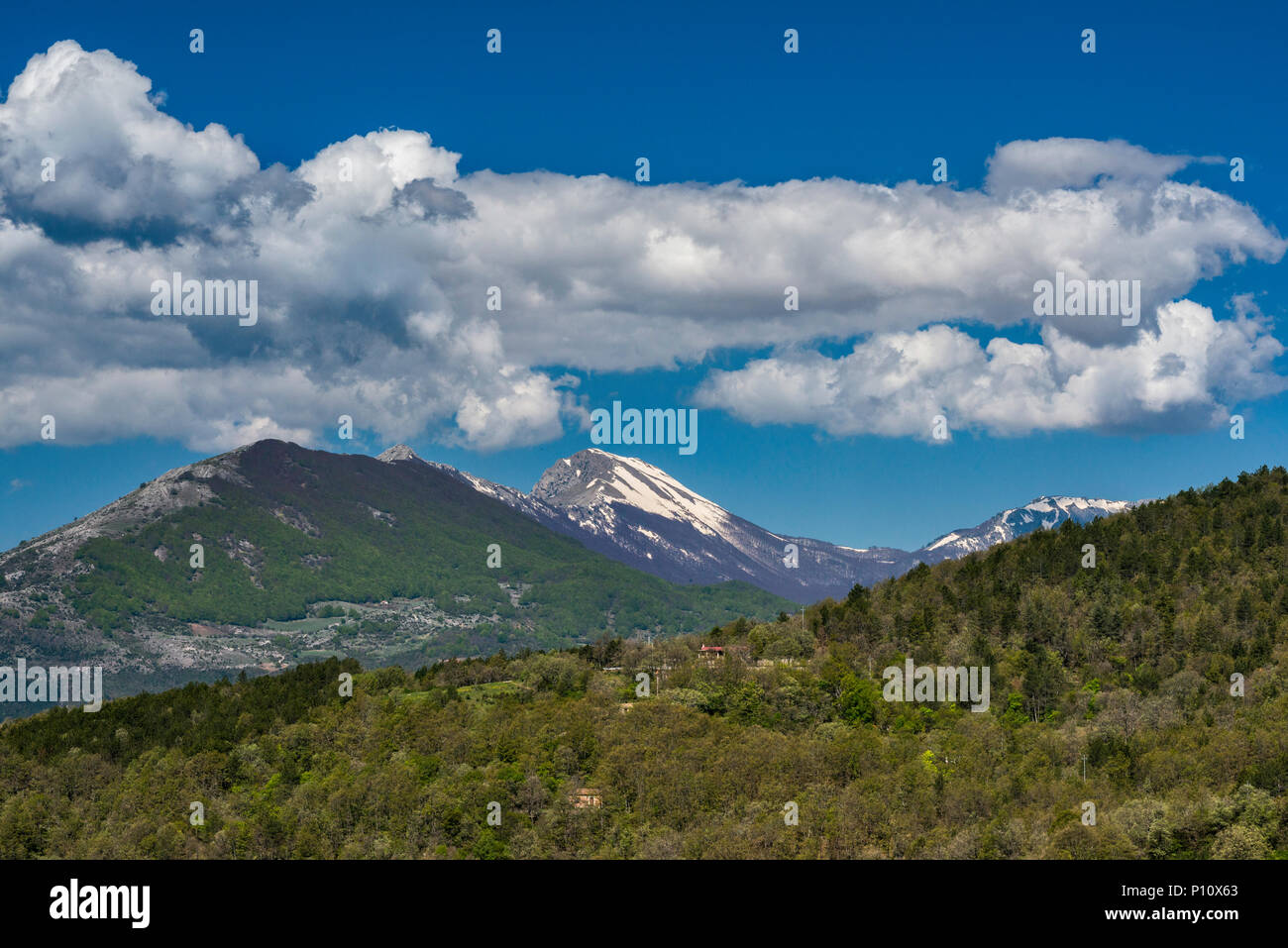 Massiccio del Pollino, vista dalla strada 92 vicino a San Lorenzo ...