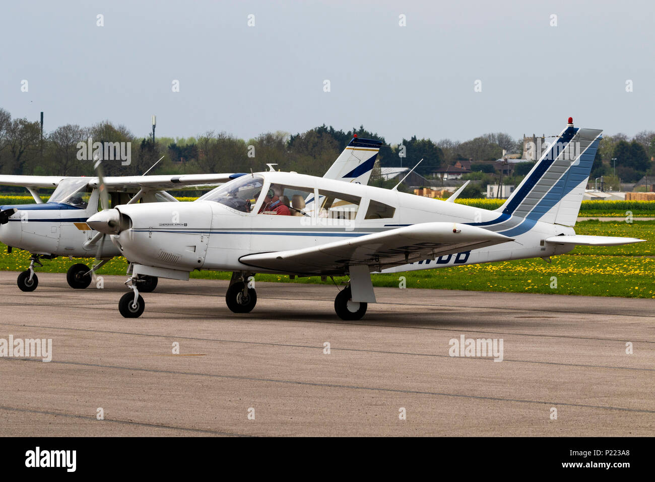 Piper pa 28r 180 cherokee arrow immagini e fotografie stock ad alta ...