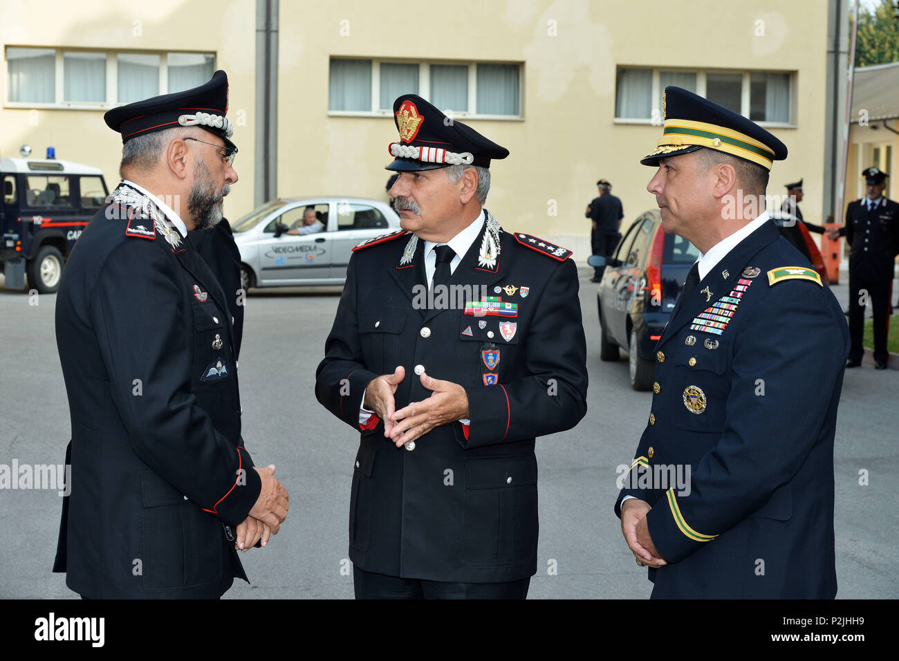 Gen. Antonio Ricciardi (centro), Carabinieri vice comandante generale ...