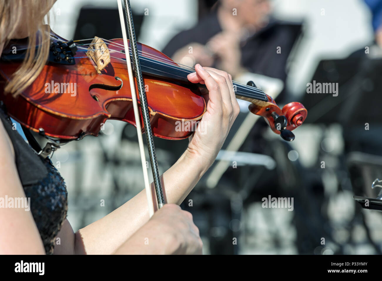 Musicista violino immagini e fotografie stock ad alta risoluzione - Alamy