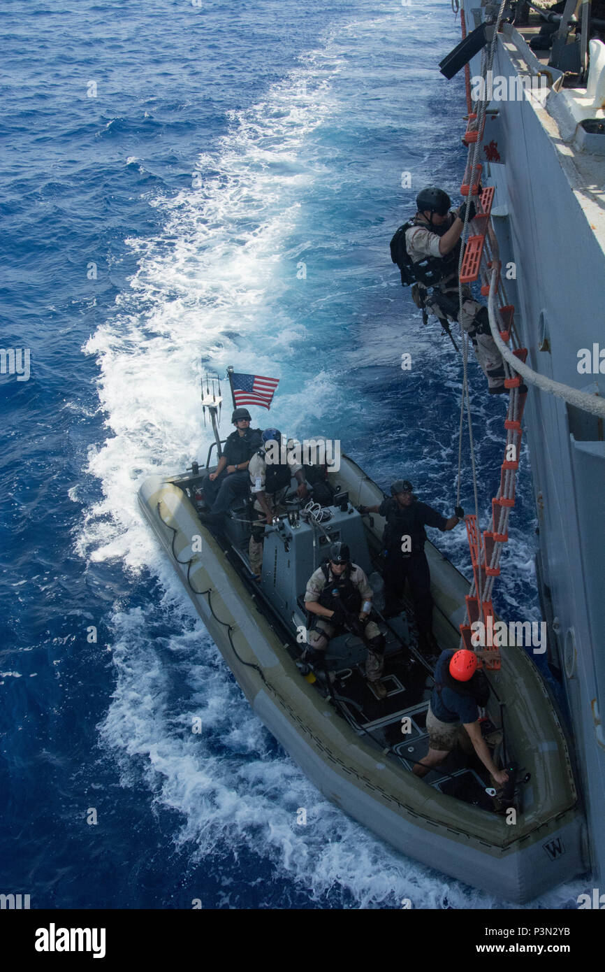 Red top missile immagini e fotografie stock ad alta risoluzione - Alamy