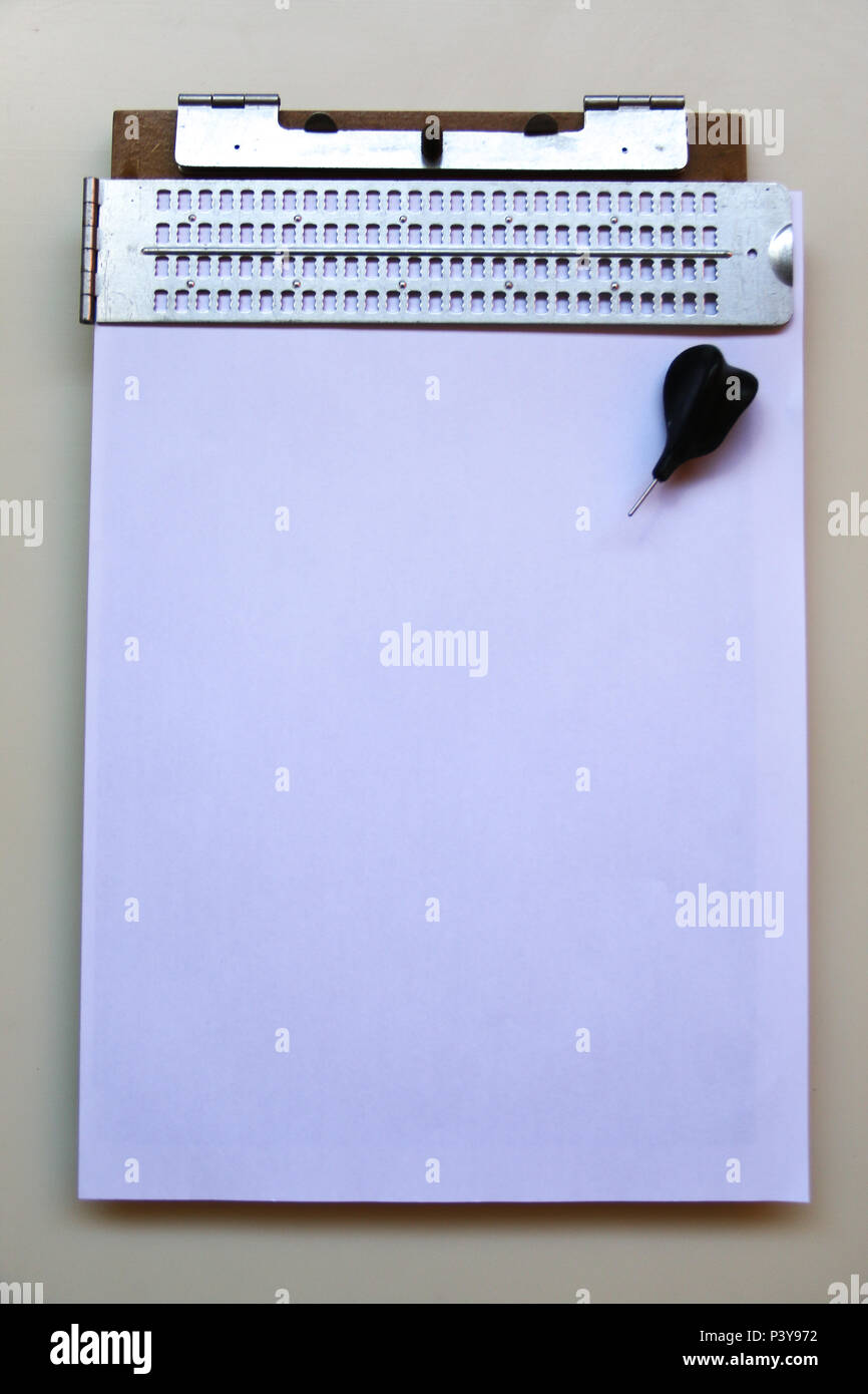 Reglete que servire para fazer os símbolos de letras e números para ...