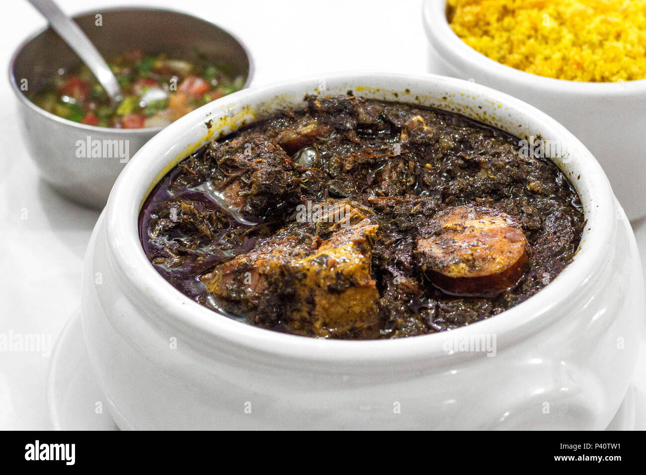 Maniçoba culinária brasileira folhas da maniva "mandioca" Manihot ...