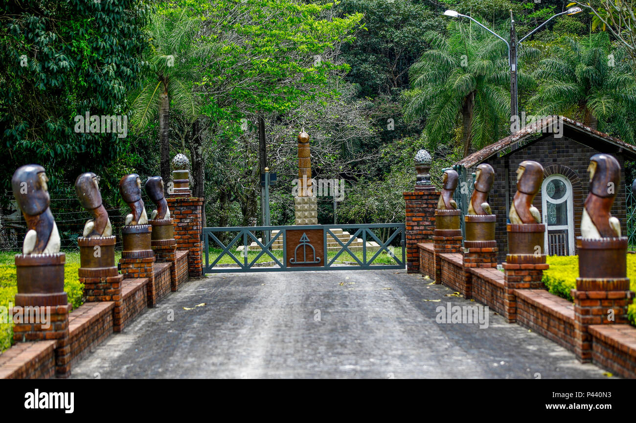 Maior escultor vivo do Brasil, o pernambucano Francisco Brennand tem ...
