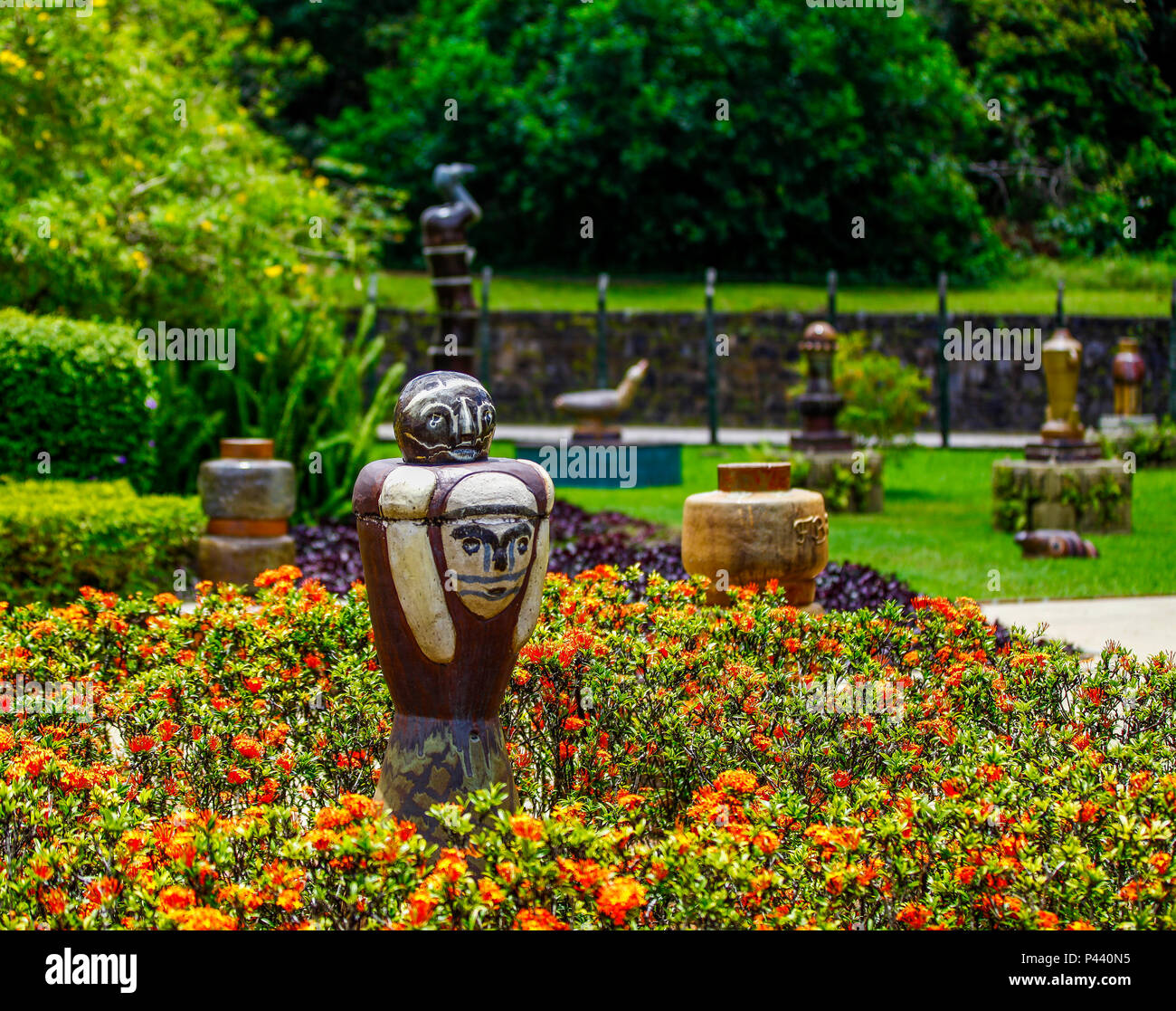 Maior escultor vivo do Brasil, o pernambucano Francisco Brennand tem ...
