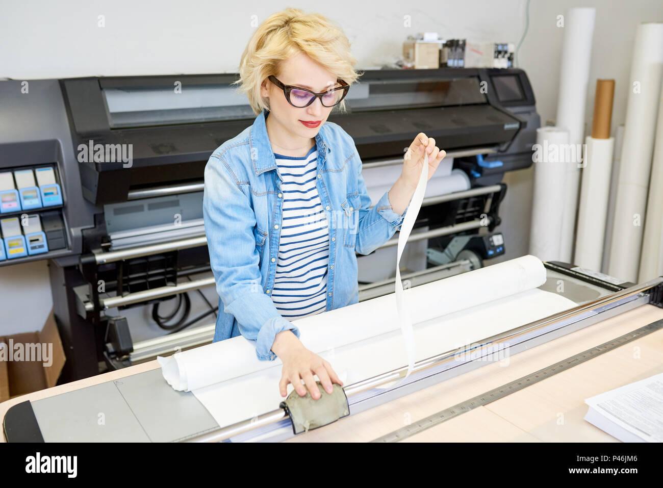 Plotter da stampa immagini e fotografie stock ad alta risoluzione - Alamy