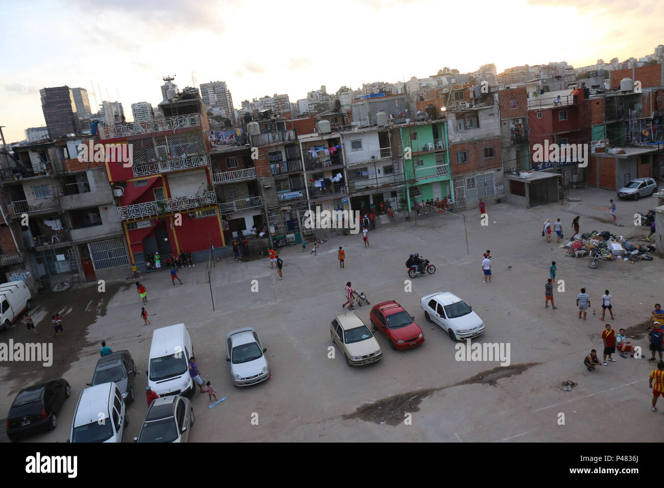 BUENOS AIRES, Argentina - 16/01/2015: FAVELA - Fotos de uma favela ...