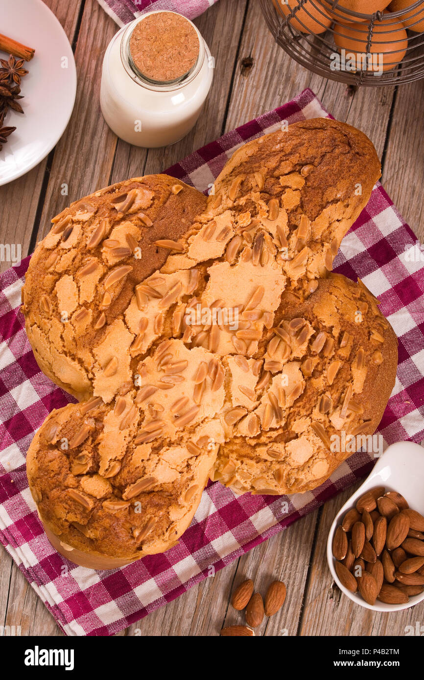 Colomba alla cannella immagini e fotografie stock ad alta risoluzione ...