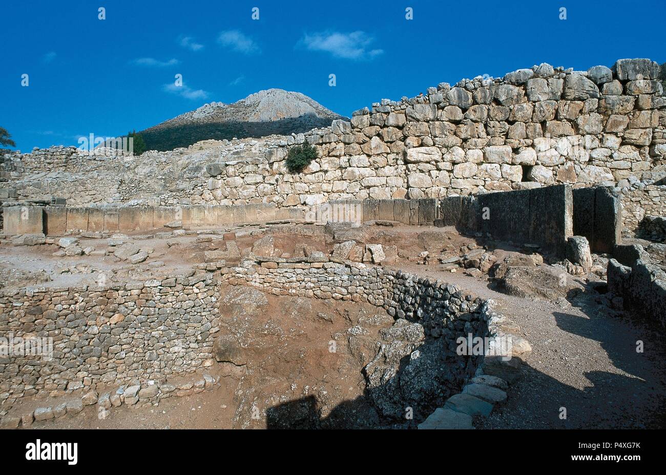 Tomba a pozzo micenea immagini e fotografie stock ad alta risoluzione ...