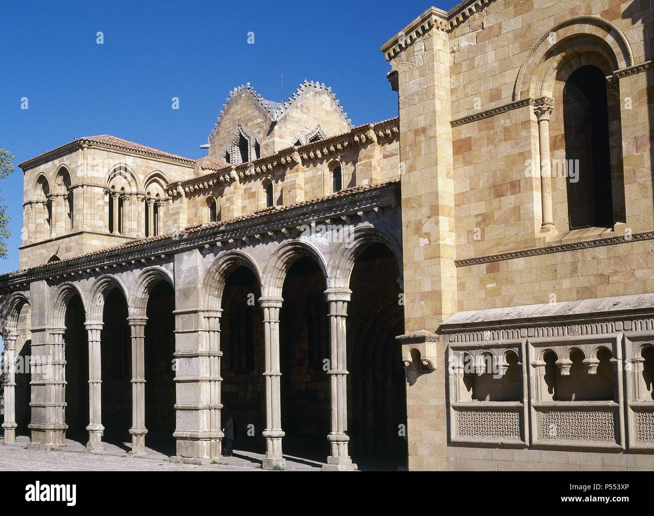 ARTE romanico. ESPAÑA. BASILICA DE SAN VICENTE. Construída en el Siglo ...