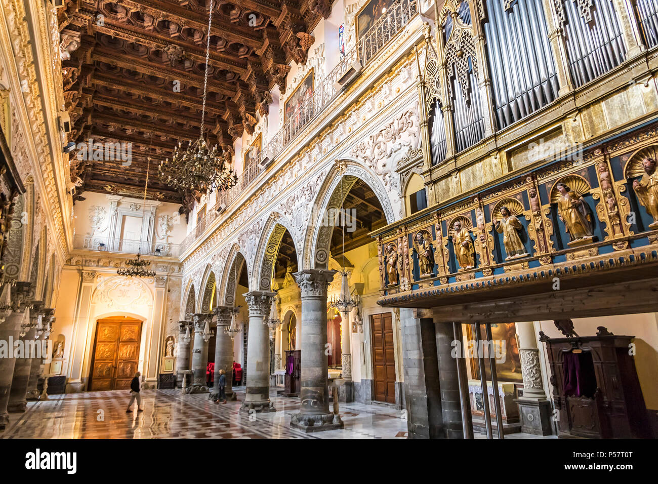 Interno della cattedrale di Enna (Duomo di Enna), Sicilia, Italia. È la ...