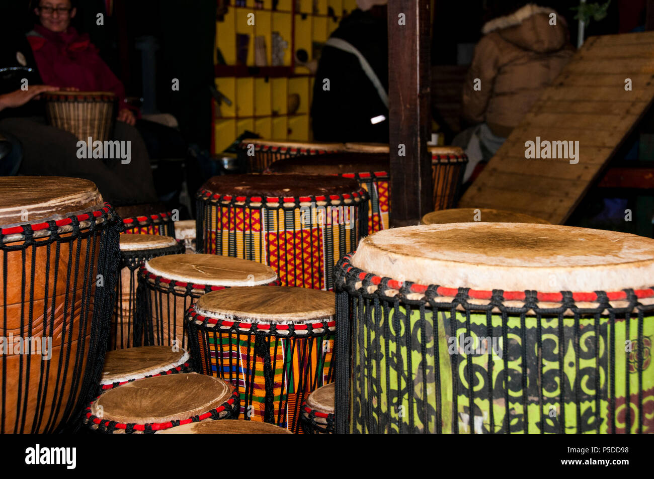 Tamburi africani immagini e fotografie stock ad alta risoluzione - Alamy