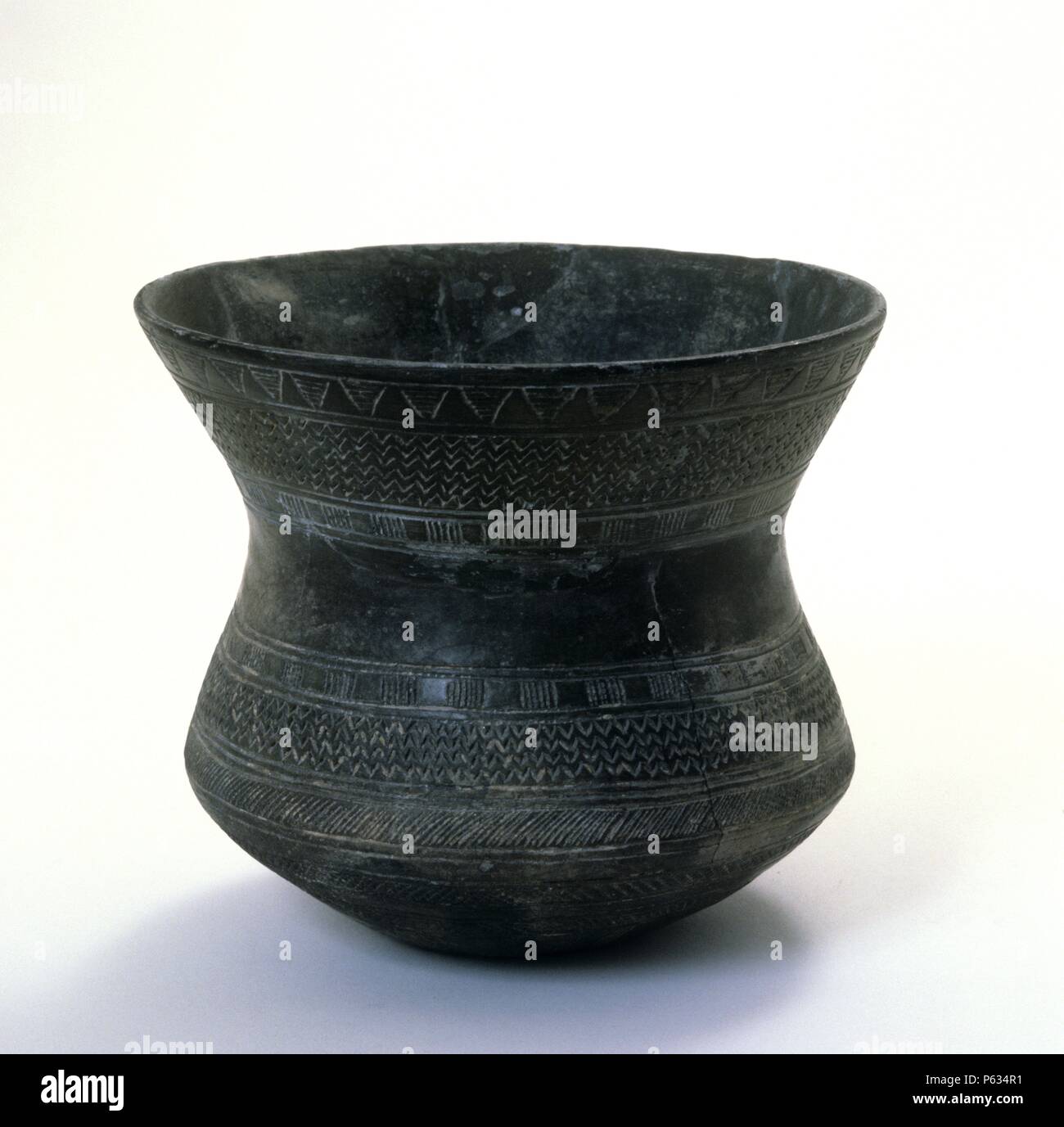 VASO CAMPANIFORME DEL TIPO A CIEMPOZUELOS, procedente del EL VENTORRO ...