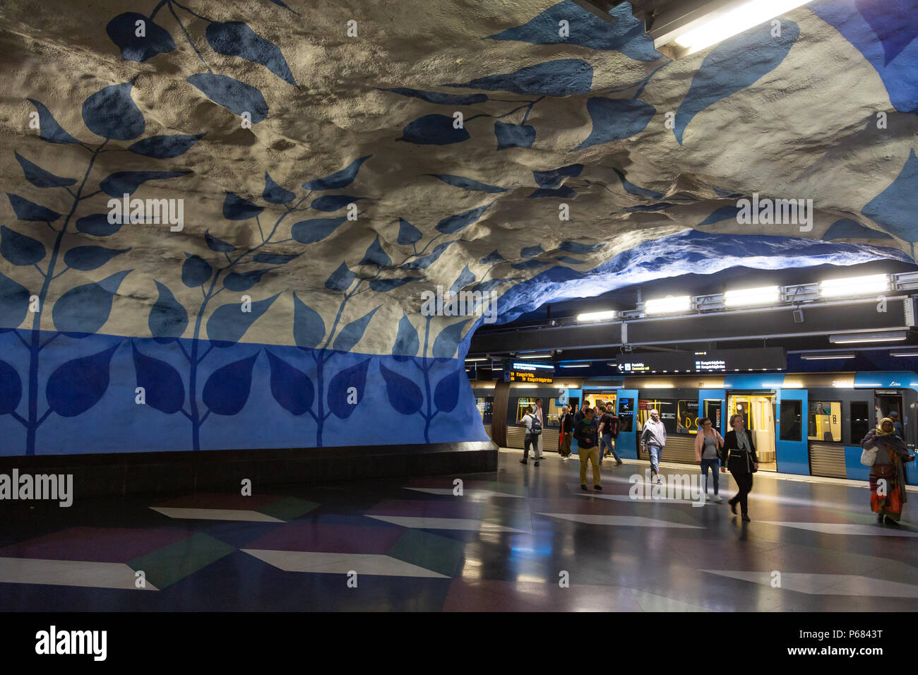 Stazione della metropolitana di stoccolma art immagini e fotografie ...