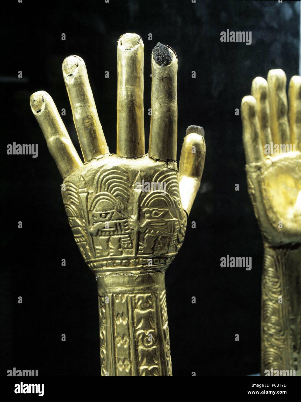 ARTE PRECOLOMBINO. Il Perù. ' PAR DE MANOS CEREMONIALES '. ARTE CHIMU ...