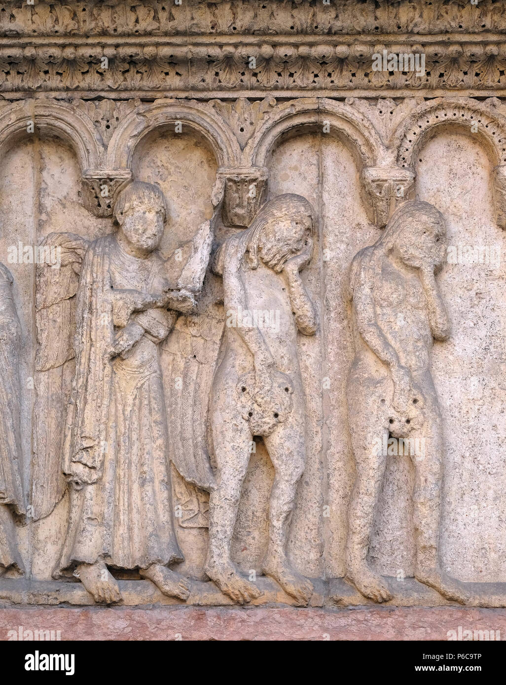 La Cacciata dal Paradiso da Wiligelmo, Cattedrale di Modena, Italia ...