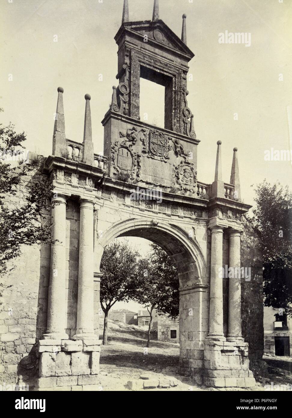 Arco de fernan gonzalez immagini e fotografie stock ad alta risoluzione ...
