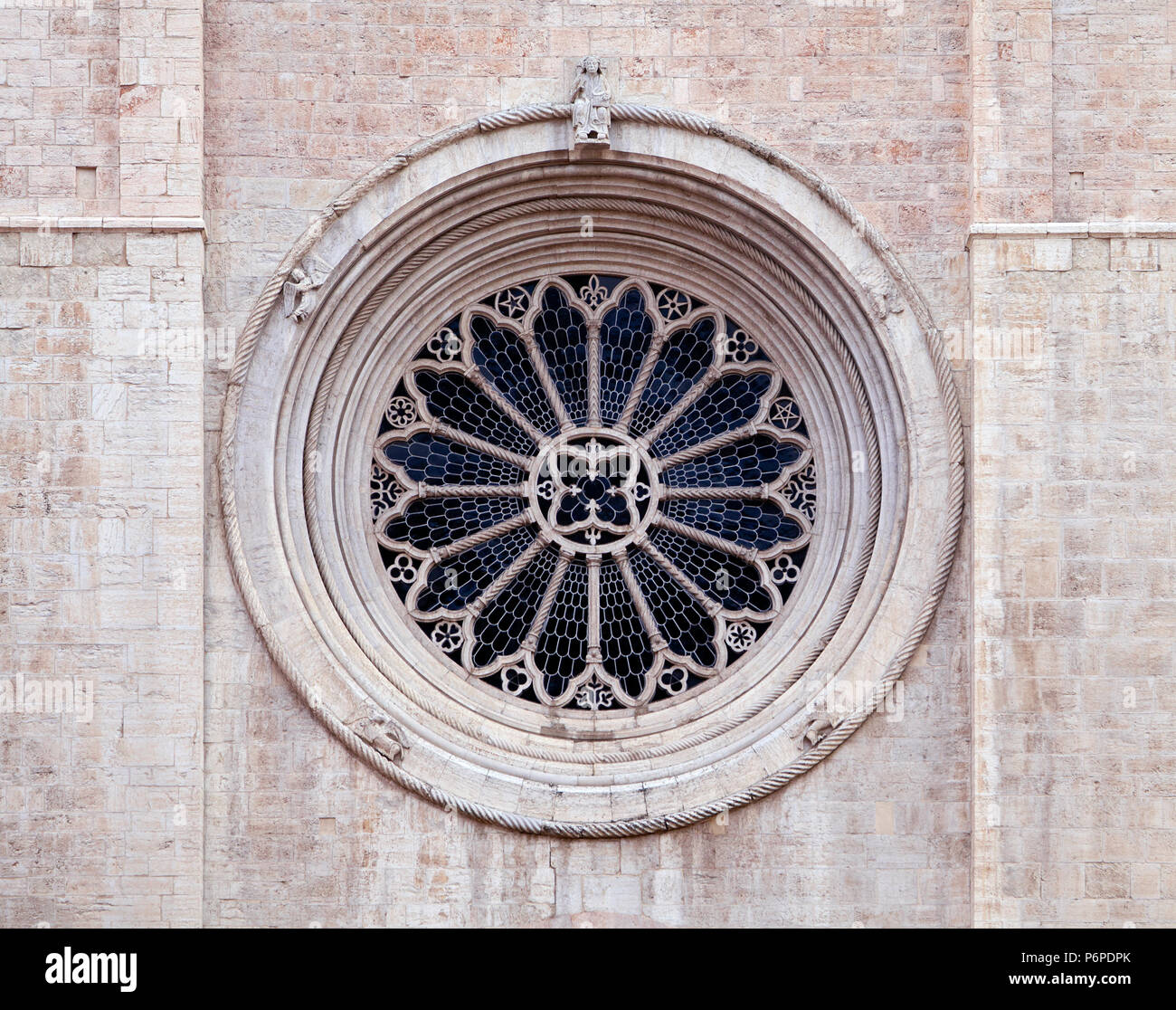 Rosone gotico del Duomo di Trento, Italia settentrionale Foto stock - Alamy
