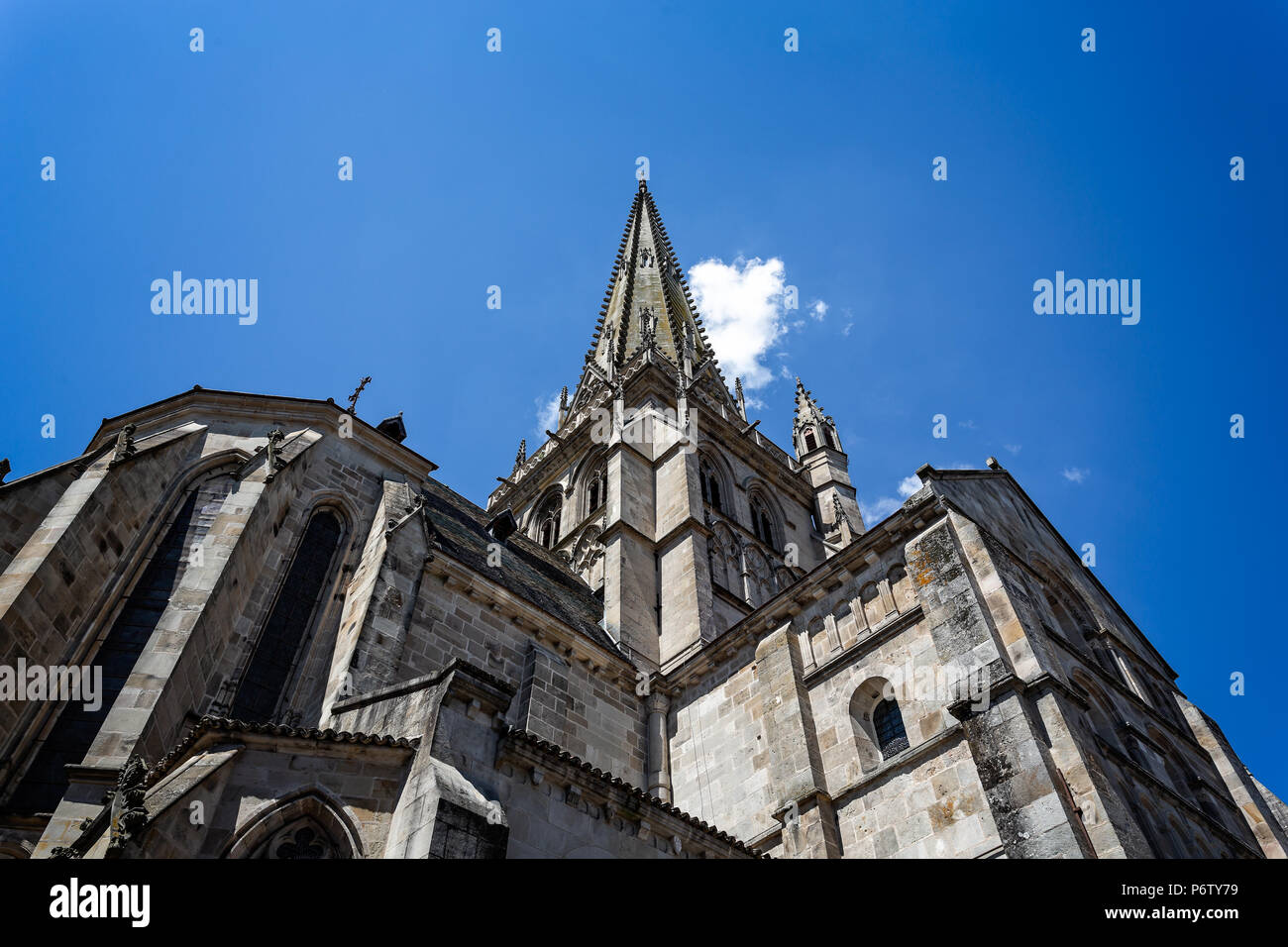 Guglia della cattedrale di autun immagini e fotografie stock ad alta ...