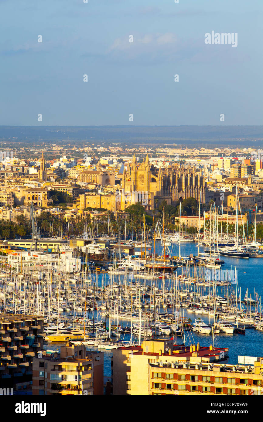 Marina Con Le Navi Immagini e Fotos Stock - Alamy